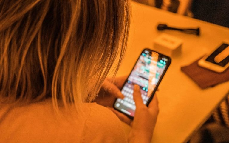 100 Best Text Conversation Starters to Spark Any Chat